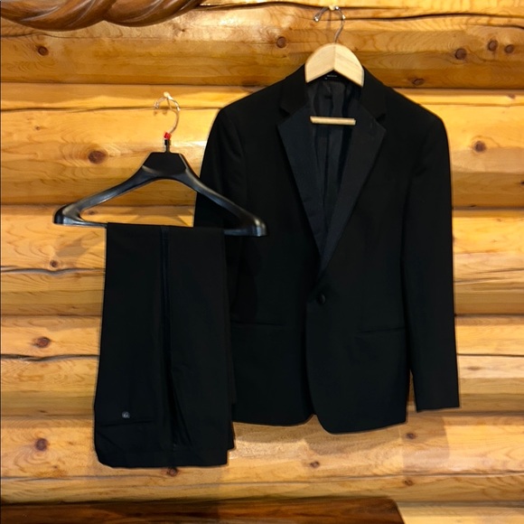 jf j.ferrar | Suits & Blazers | J Ferrar Euc 2 Piece Tuxedo Suit Slim ...